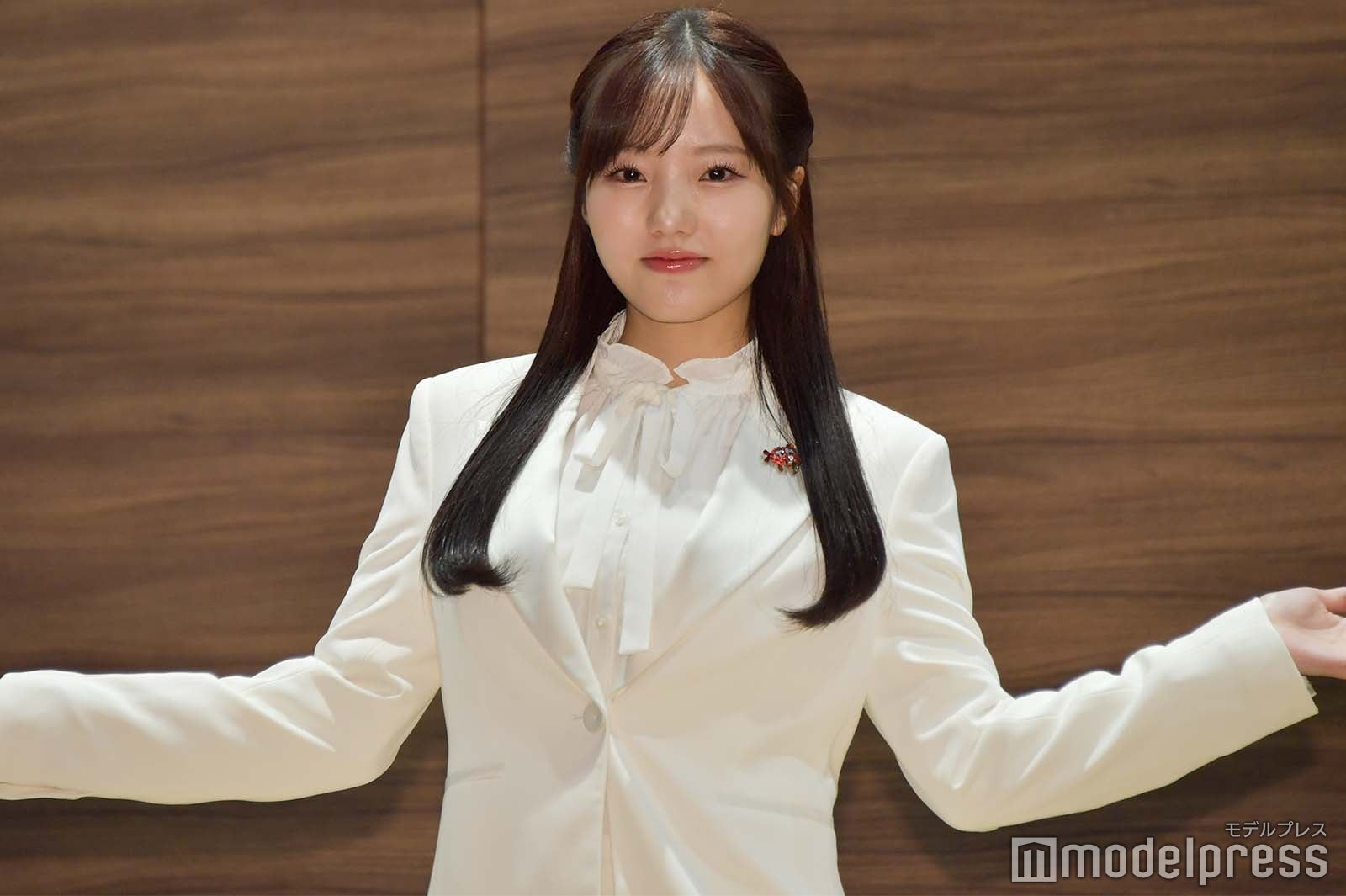 画像10 33 本田真凜、ミニ丈×黒タイツで美脚透ける 私服姿に反響「オシャレ」「さすがのスタイル」 モデルプレス
