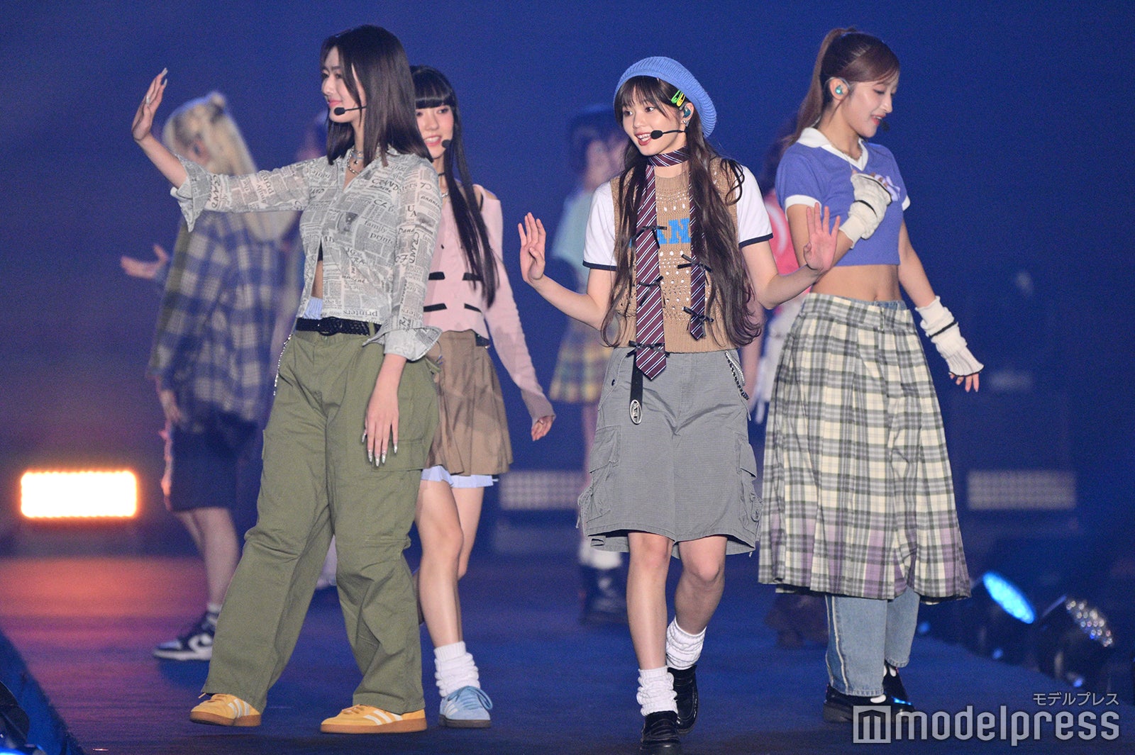 (画像13/14) Girls2、地元高校ダンス部と熱いコラボ 鶴屋美咲は福岡に凱旋「ただいま」【TGC北九州2024】 - モデルプレス