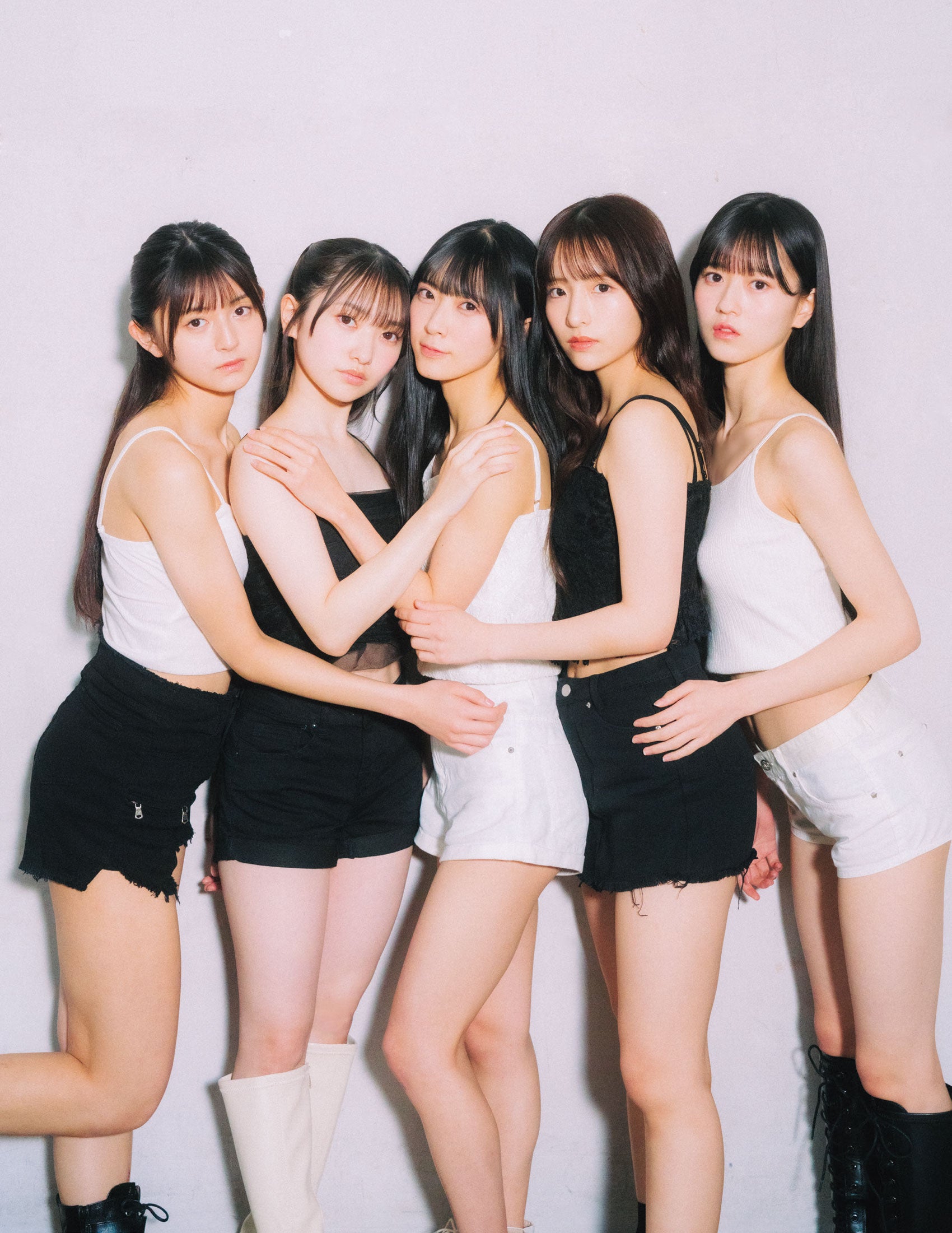 (画像4/9) AKB48卒業控える岡部麟、ファン騒然の大胆グラビア披露「週プレ」表紙登場 - モデルプレス