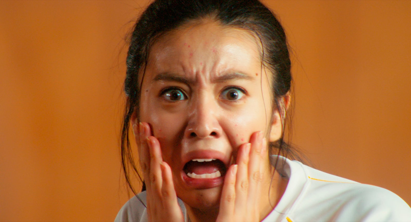 Koki,、別人級すっぴんから女神になるもピンチ 七変化の表情魅せる「女神降臨」特別映像解禁 - モデルプレス