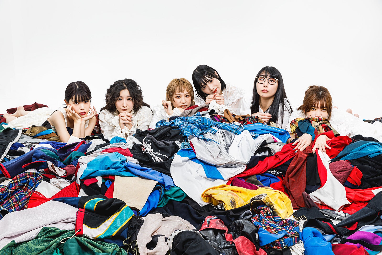 (画像3/3) BiSH、500着超の衣装で軌跡映し出す書籍決定 知られざるエピソードも＜BiSH COSTUME BOOK2015-2023＞ - モデルプレス