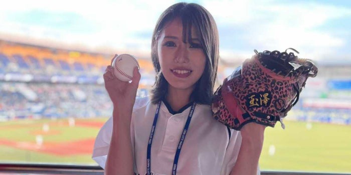 野球女子youtuberめいちゅん、始球式ならぬ“捕球式”で直球「ビタ止め」＜独占コメント＞ モデルプレス