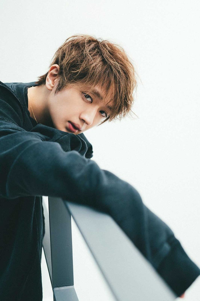 Nissy、ドキっとする甘い表情で“リアルな彼”に「sweet」初の男性出演で表紙飾る - モデルプレス