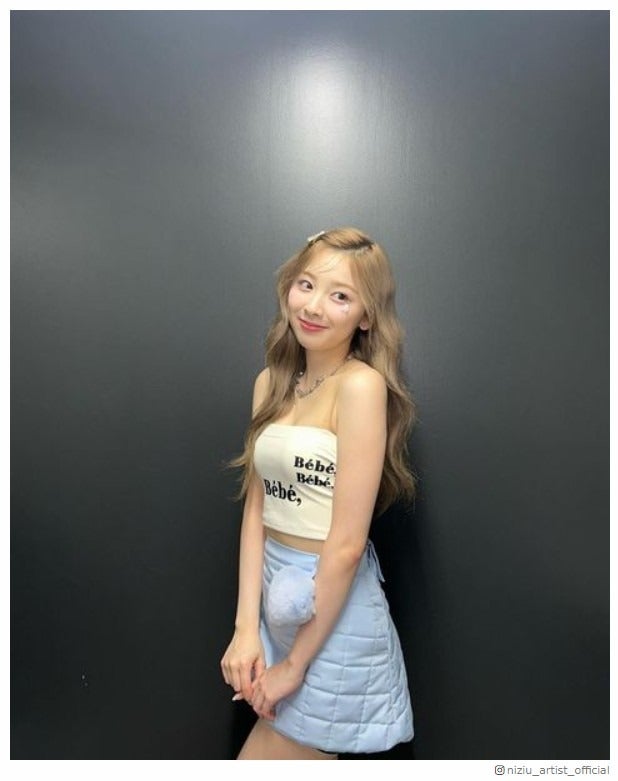 (画像3/12) NiziUミイヒ、チューブトップ姿で大胆肌見せ「反則」「ギャル感あって新鮮」絶賛の声 - モデルプレス