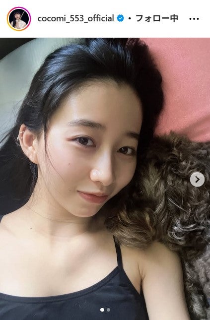 (画像3/32) Cocomi、キャミ姿で愛犬と密着 自撮りショットに「ナチュラルで美しい」「可愛いが渋滞」と反響 - モデルプレス