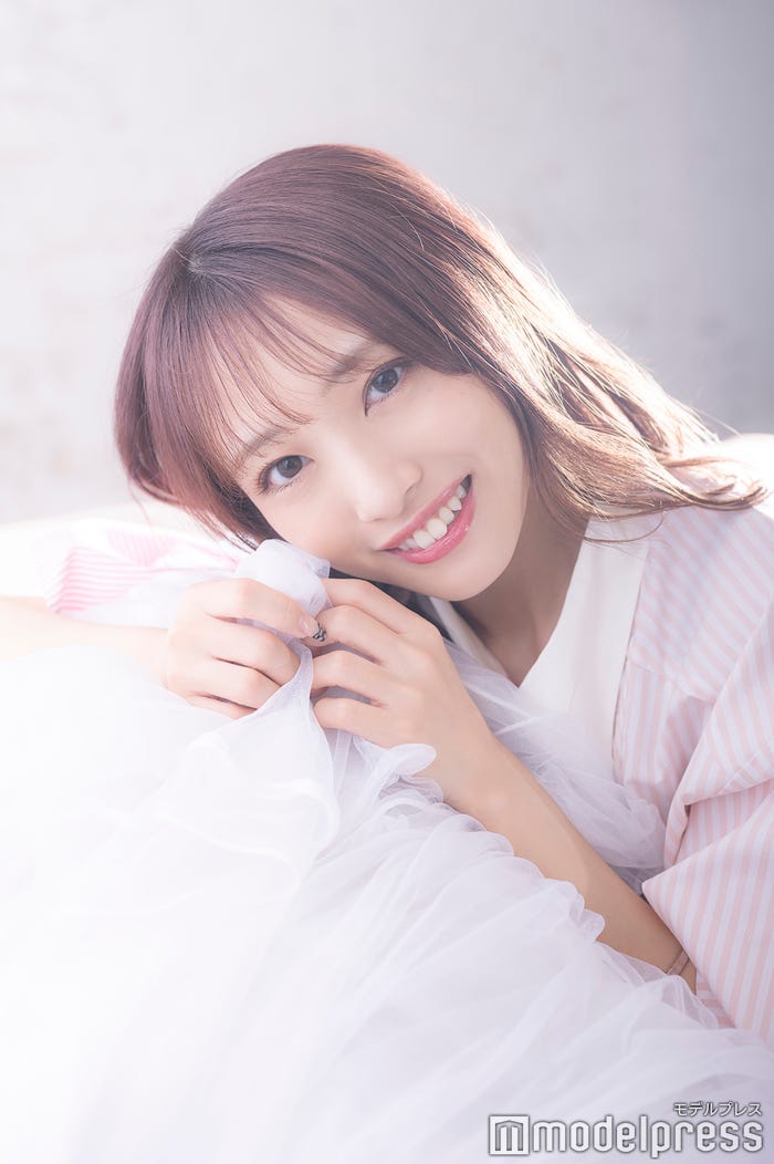 Akb48向井地美音、5年間グラビア封印・13キロ減量経て初写真集をngなしで挑めた理由「シーツ1枚」<「胸騒ぎの正体」インタビュー> モデルプレス
