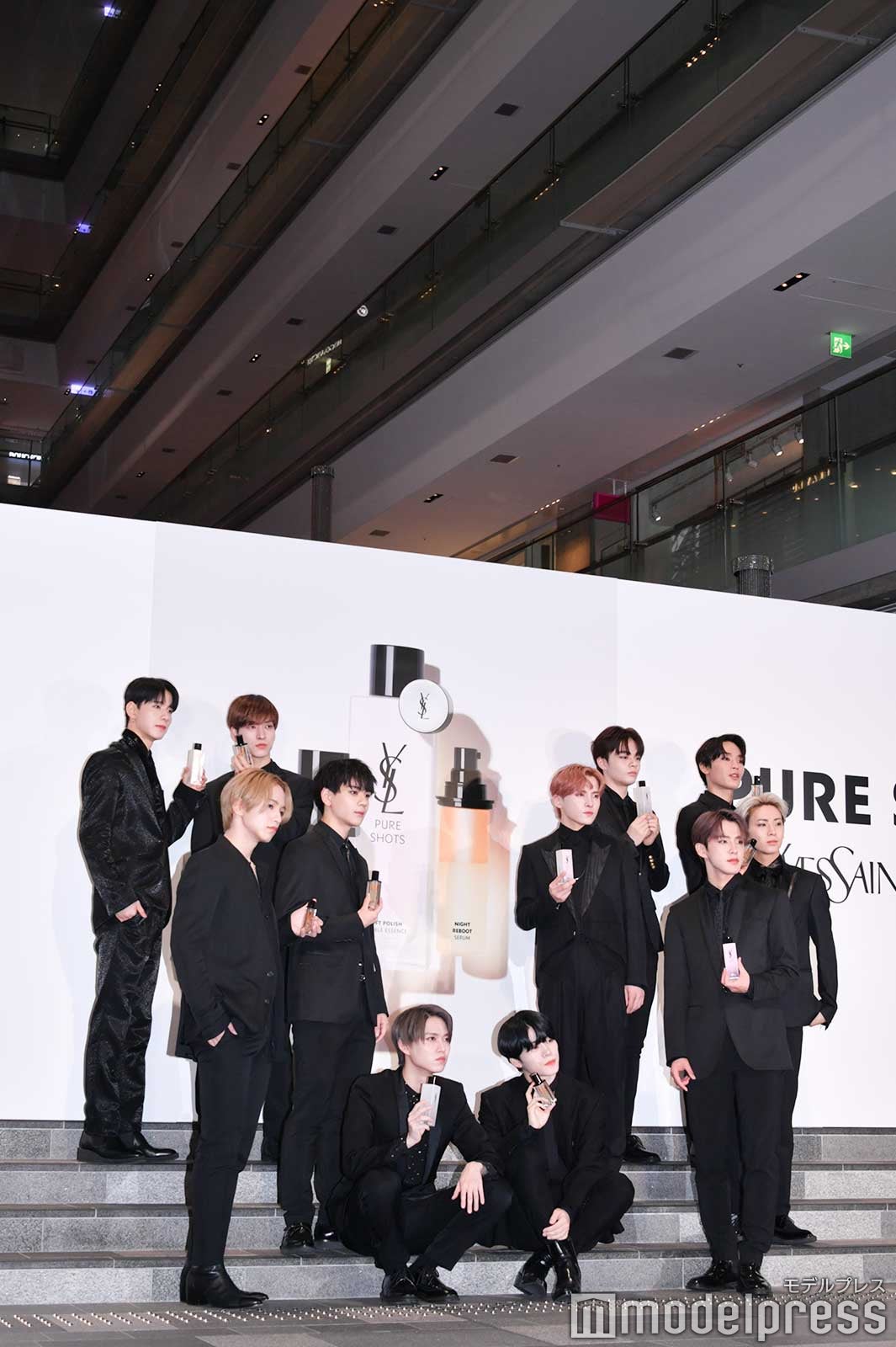 (画像26/91) JO1「YSL」とパートナーシップ締結 黒スーツ姿で登壇 - モデルプレス