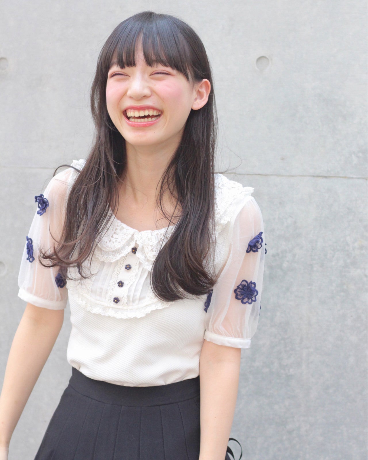 黒髪ロングと前髪パッツンは相性抜群!可愛くなれるヘアアレンジ モデルプレス