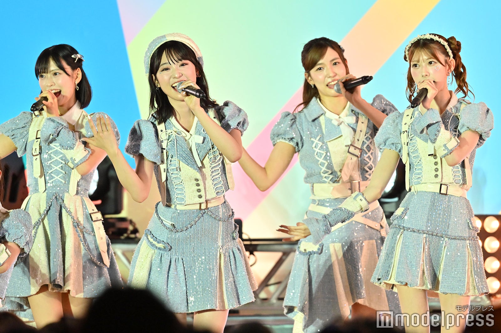 (画像2/36) AKB48、爽やかブルー衣装で登場 夏ソング響かせる【TIF2025】 - モデルプレス