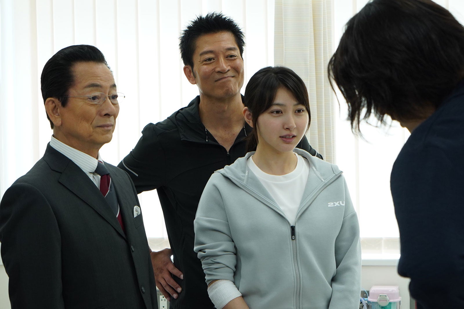 (画像5/31) 【相棒 season23 第8話】薫、伴走中に刺される 右京は未解決事件との繋がり疑う - モデルプレス