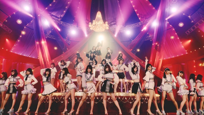AKB48史上最も危険なMV完成 脚線美際立つ“超絶セクシー路線”で誘惑＜「Teacher Teacher」MV・アー写・ジャケ写解禁 ...
