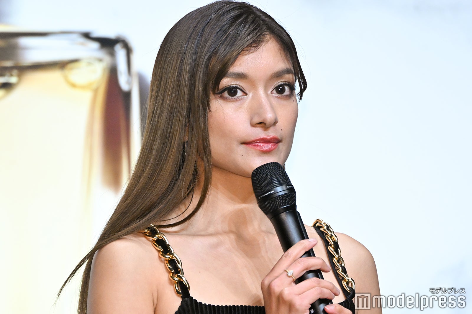 画像6 11 ローラ、胸元ざっくり水着姿で美ボディ際立つ「スタイル抜群」「ずっと憧れ」の声 モデルプレス