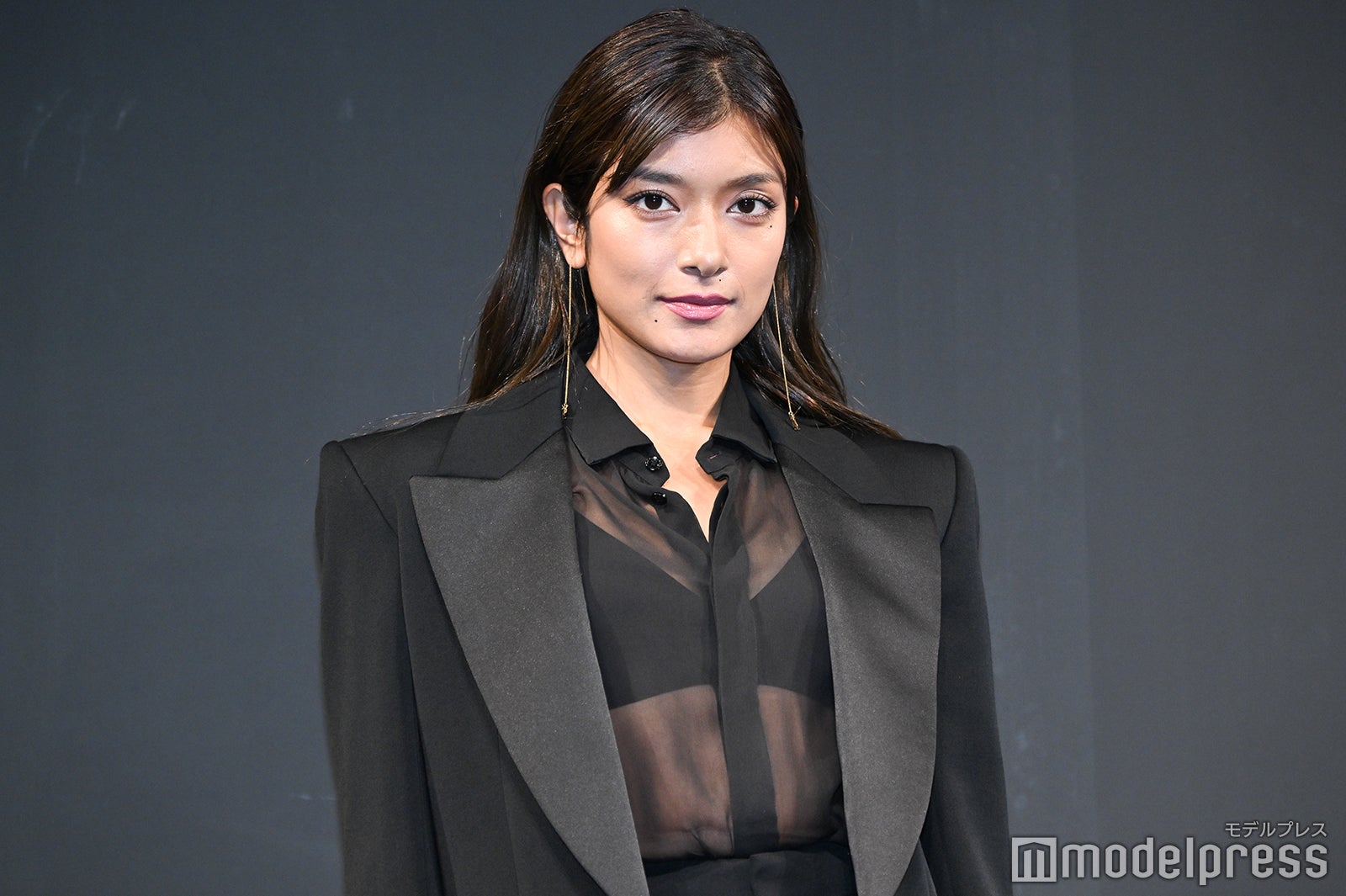 画像7 87 ローラ、美ヒップ際立つオフショット公開「セクシー」「スタイル抜群」と反響 モデルプレス