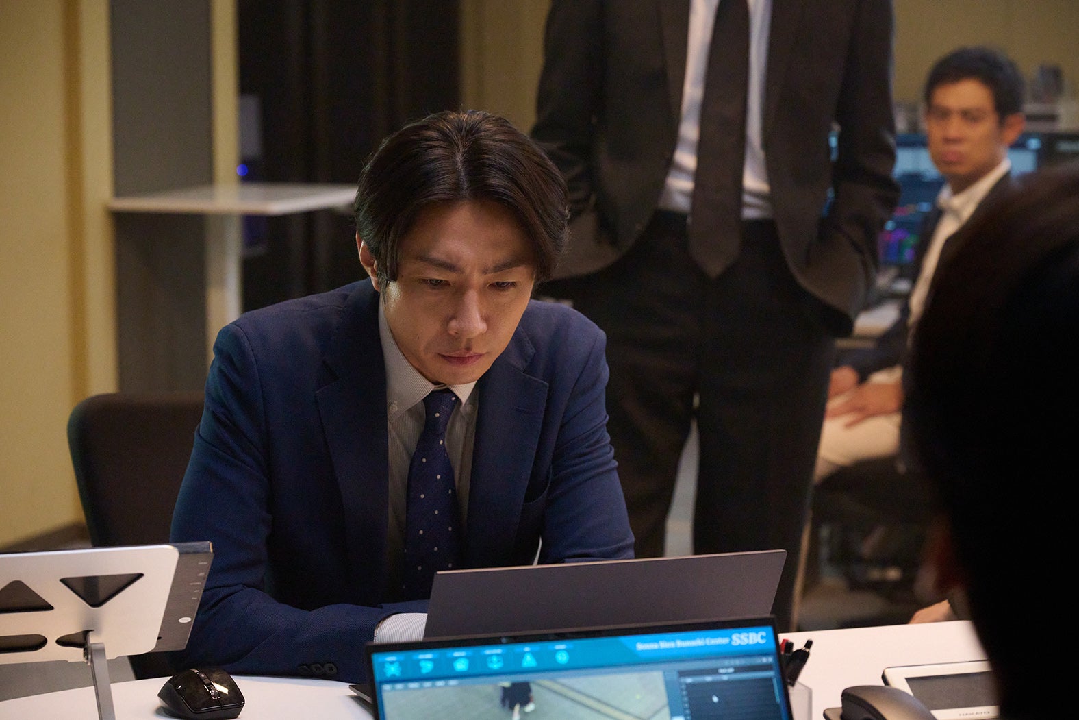 (画像1/16) 【大追跡 第8話】伊垣、先輩が銃で撃たれがく然 SSBC創設の経緯明らかに - モデルプレス