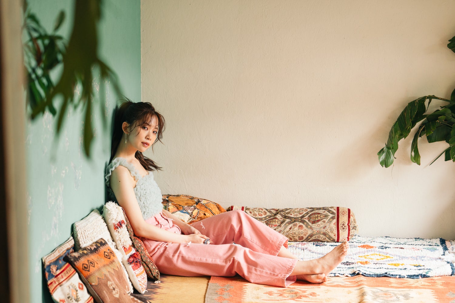 (画像5/5) NGT48奈良未遥、黒ドレス＆ランジェリー姿で魅了 色気溢れる1st写真集先行カット第2弾解禁【こんな風に見られているのか？】 - モデルプレス