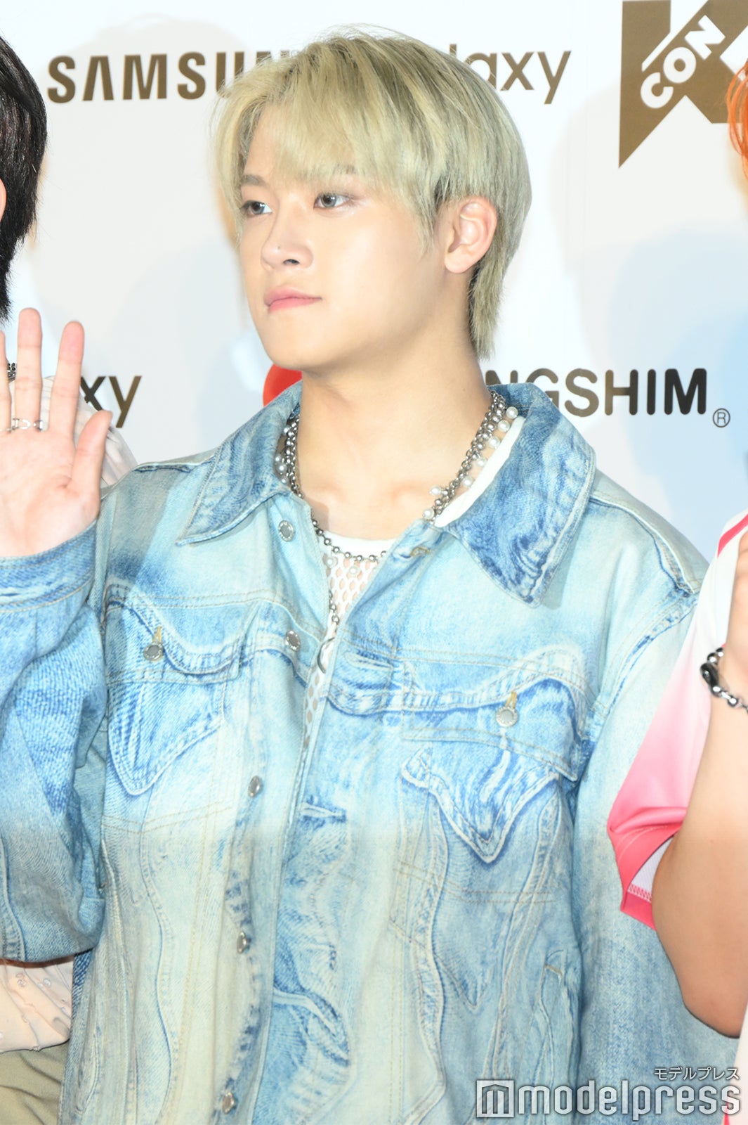 (画像7/7) K-POPアイドルも実践 不思議な“日本のコンビニセルフィー”が最新トレンドに - モデルプレス