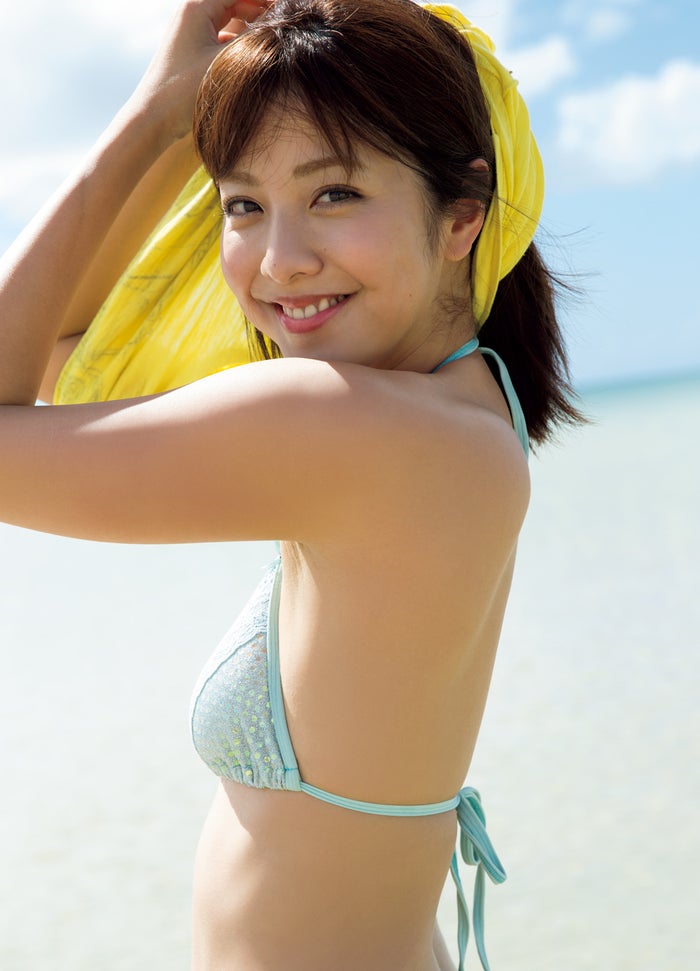 “日本一の恥ずかしがりやアイドル”本郷杏奈、照れた表情で魅せるsexyビキニ姿に釘付け モデルプレス