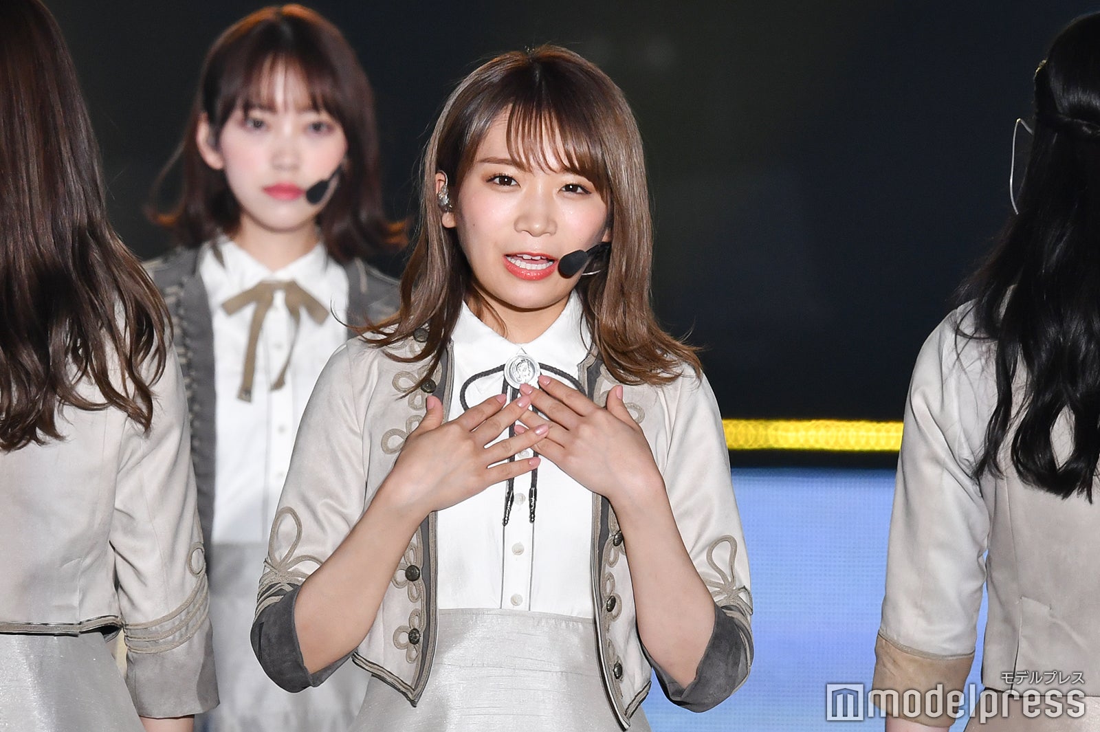 画像10 52 秋元真夏、素肌輝く水着姿公開「可愛すぎ」「スタイル良い」の声 モデルプレス