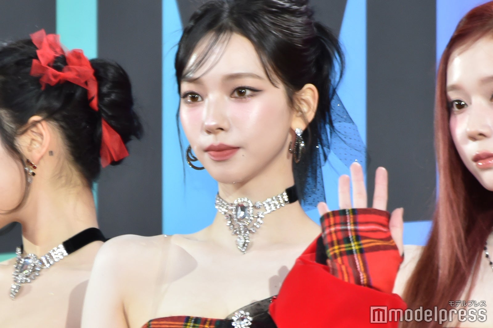 (画像3/8) aespaカリナ、ヌーディードレス姿で美デコルテ際立つ「圧巻」「美しすぎてため息」絶賛の声 - モデルプレス