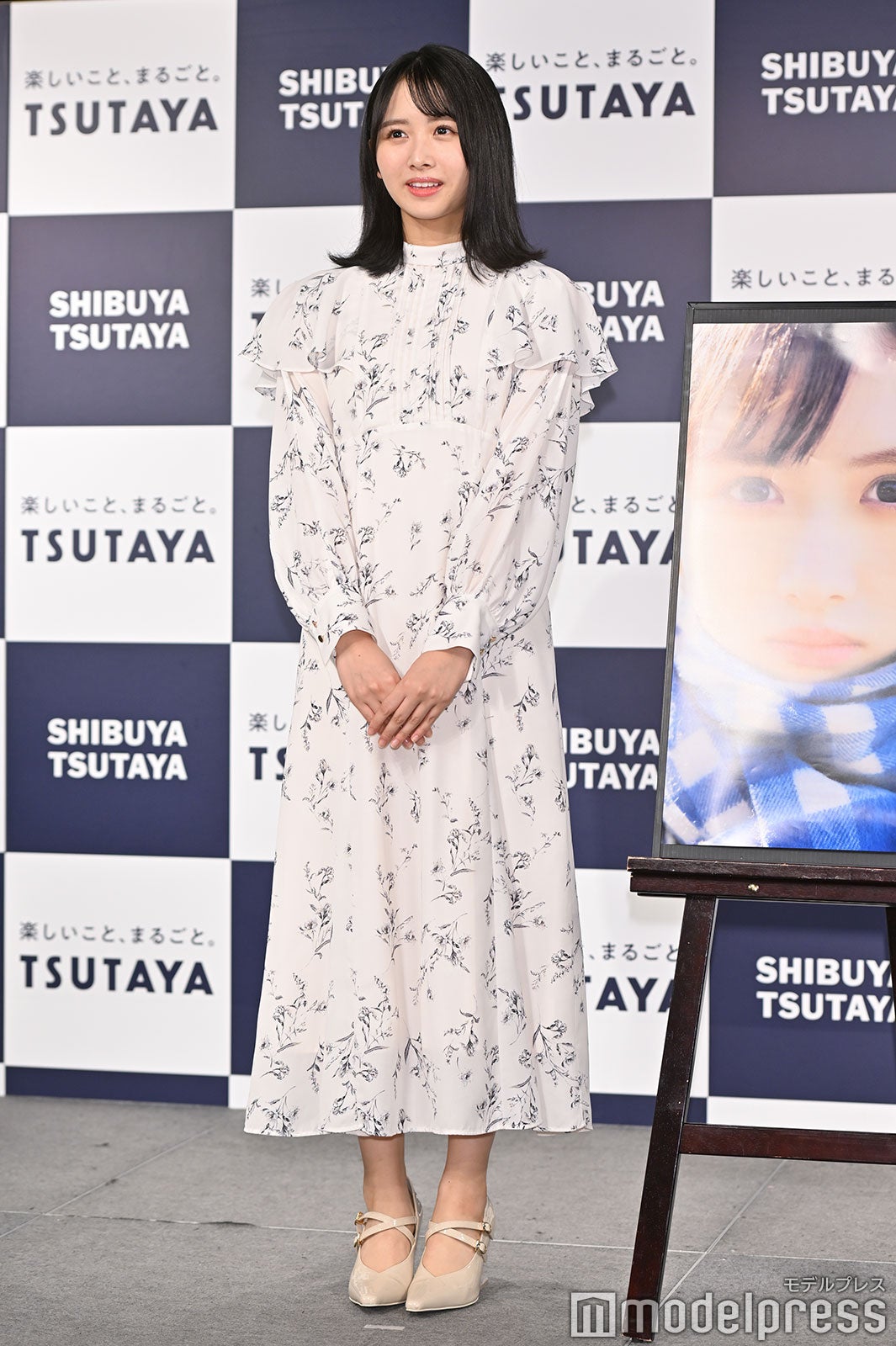 画像3 30 日向坂46上村ひなの、初挑戦の水着カット撮影前は“腹筋3回”「100億万点」1st写真集で解禁した注目ポイントとは＜そのまま