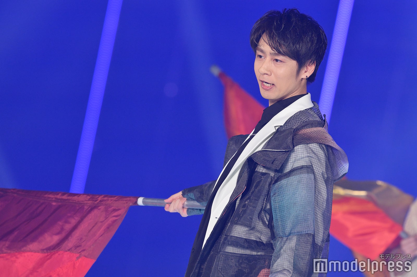 画像1 407 Kat Tun中丸雄一、念願の初tgc「fantasia」bgmにフラッグパフォーマンス「ラウールの先輩で~す!」<tgc