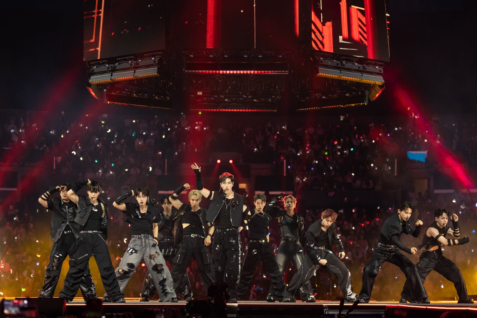 (画像4/12) JO1、SEVENTEEN「Super」カバーでLAに実力アピール バックダンサーなしの“神輿”に驚きの声＜「KCON LA」2023 DAY3＞ - モデルプレス