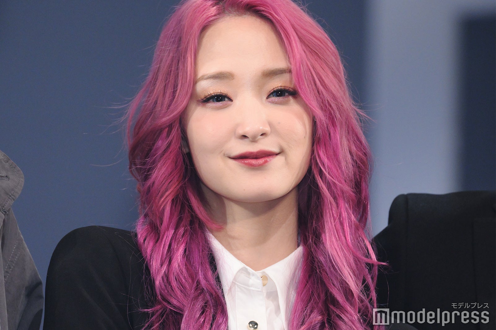 画像4 20 剛力彩芽、ウエストちら見せ「クールビューティー」「色っぽい」と反響 モデルプレス