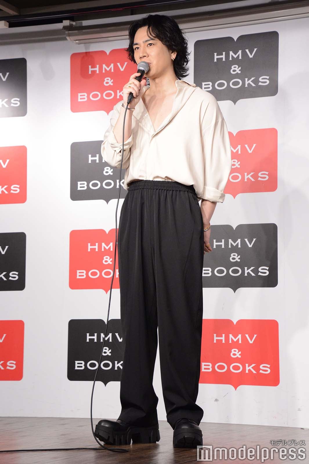 (画像23/44) 三代目JSB・OMI、赤ちゃん抱きかかえる2ショット公開「デレデレで可愛い」「パパ感がすごい」と興奮の声相次ぐ - モデルプレス