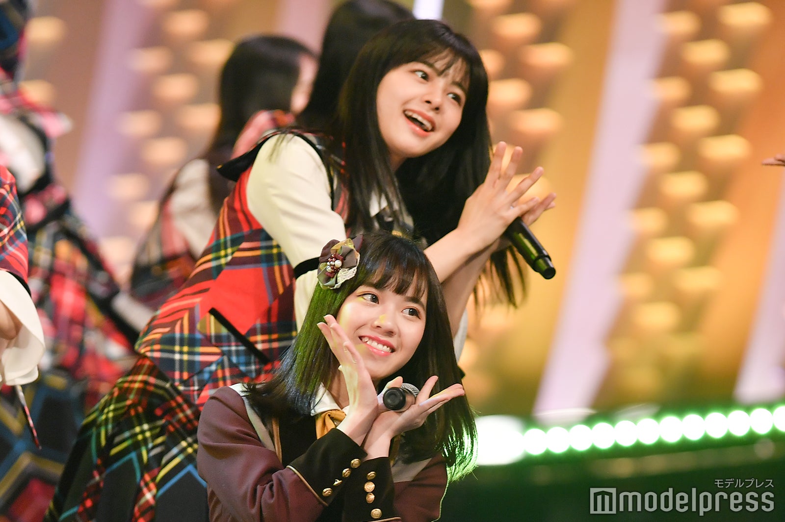 (画像28/52) AKB48向井地美音の“通訳”にウッチャン驚き 世界8都市エースと「恋チュン」＜紅白本番＞ - モデルプレス