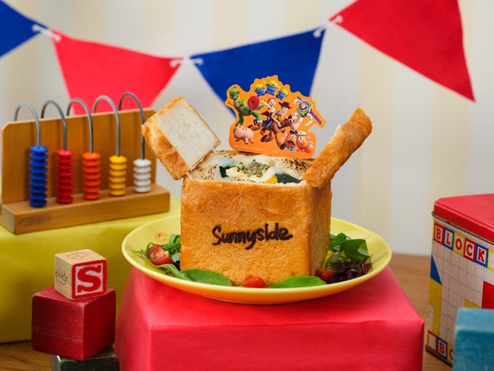 『トイ・ストーリー』スペシャルカフェ、東京・大阪・名古屋に限定オープン ウッディ、バズ達おもちゃが楽しいメニューに - 女子旅プレス