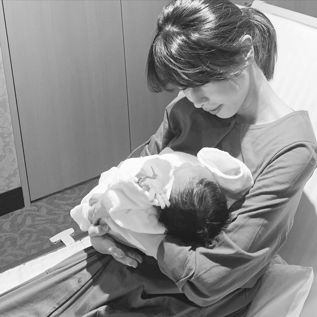 画像4 33 加藤綾子、第1子出産を発表 親子2ショットも公開<全文> モデルプレス