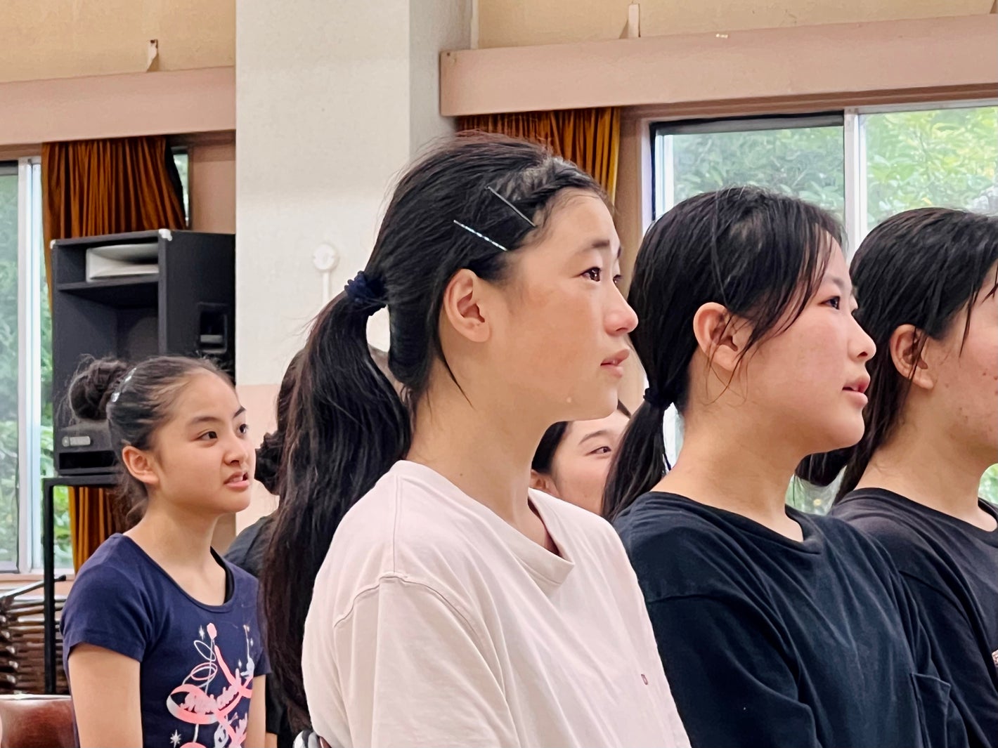 (画像8/12) Girls2、高校生との“スペシャルコラボ”をサプライズ発表 生徒から歓声＆涙「理解が追いついていないです」 - モデルプレス