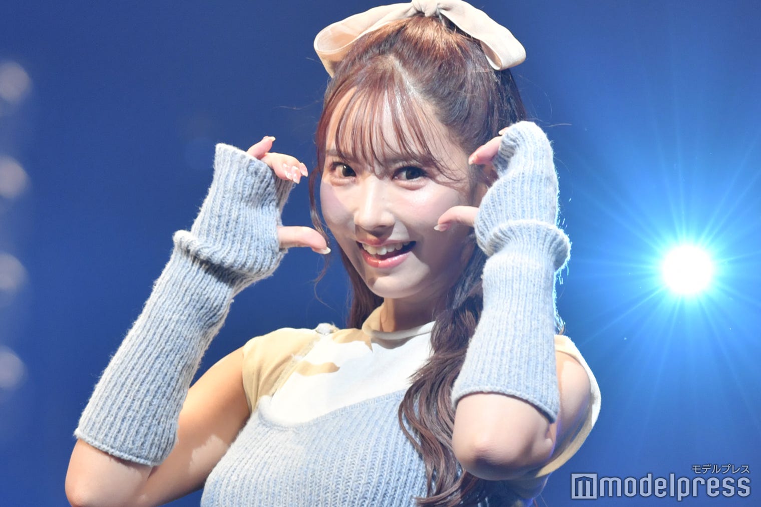 画像9 69 三上悠亜、美脚輝くミニ丈ワンピ&メガネ姿披露「スタイル抜群」「可愛すぎ」の声 モデルプレス