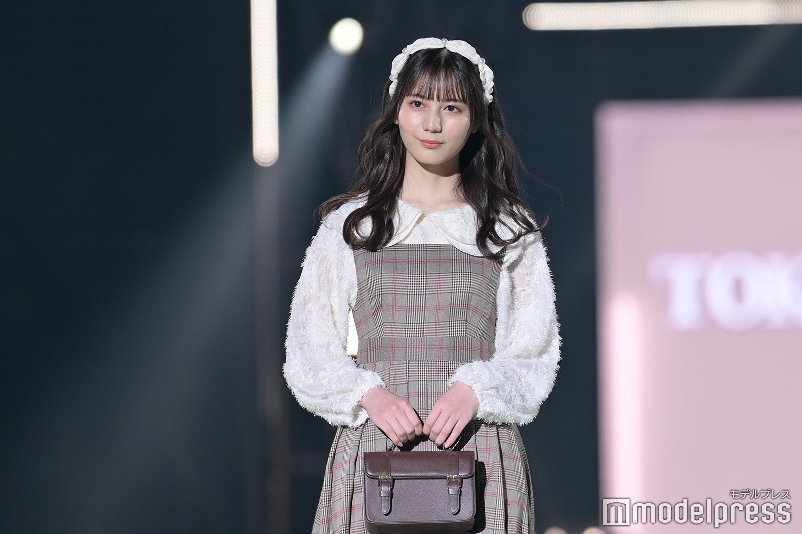 (画像12/12) 日向坂46小坂菜緒「TGC」帰還 圧巻ウィンク＆カチューシャ姿で悩殺＜TGC 2022 A／W＞ - モデルプレス