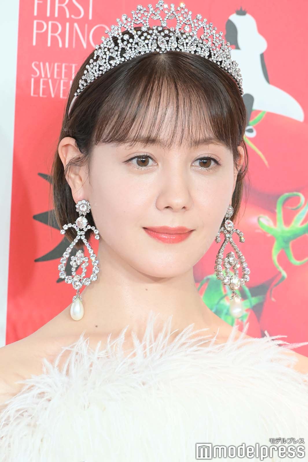 画像32 53 トリンドル玲奈、ミニ丈でスラリ美脚大胆披露「スタイル抜群」「お人形さんみたい」の声 モデルプレス