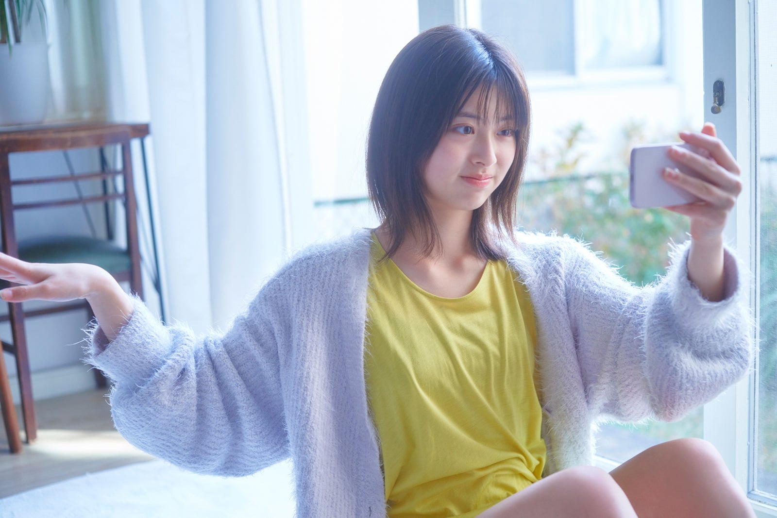 (画像2/6) “秋元康氏プロデュース”WHITE SCORPION・HANNA、初本格グラビア 透明感あふれる制服姿で魅了 - モデルプレス