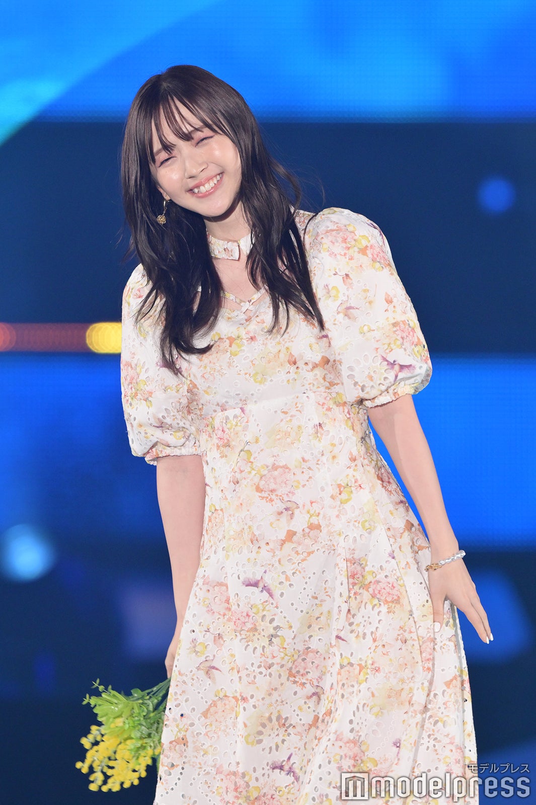 画像39 61 鈴木愛理、美脚際立つミニドレス姿公開「中学生の時以降ほぼやらない」髪型にも注目集まる モデルプレス