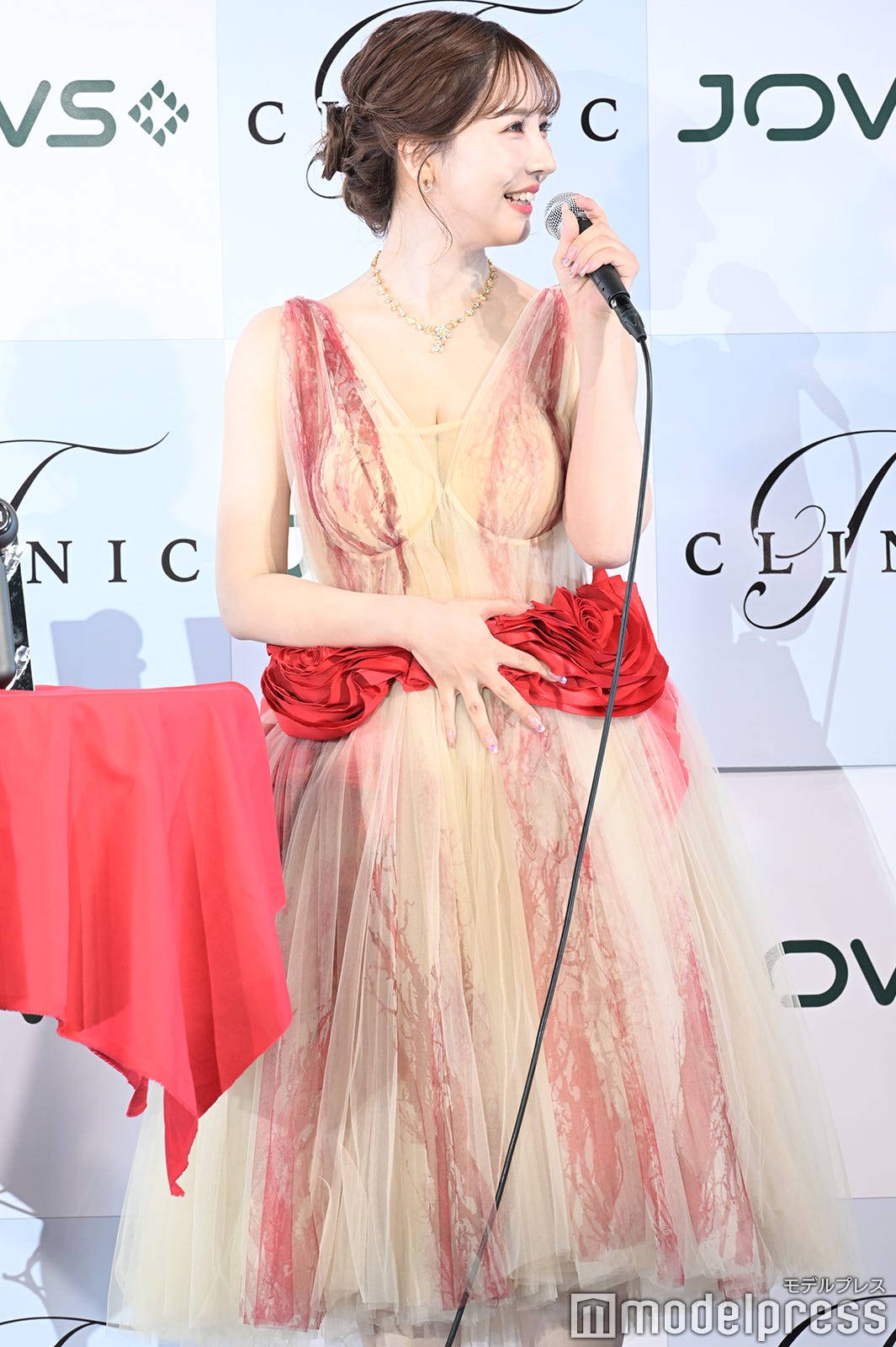 画像57 69 三上悠亜、美ウエストちらり スウェット&メガネ姿に反響「可愛すぎる」「セクシー」 モデルプレス