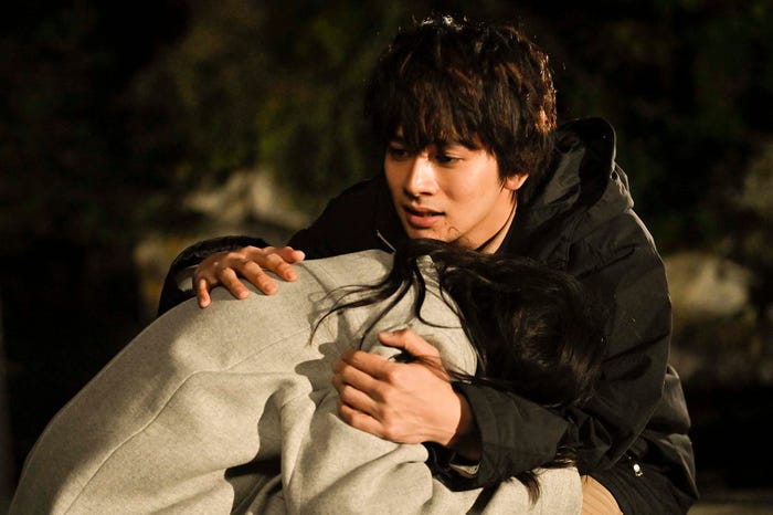 「星降る夜に」春(千葉雄大)が“最初に覚えた手話”が話題 一星(北村匠海)との秘話に感動の声 モデルプレス