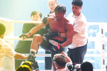 48歳・秋山成勲、1R・TKO負けから一夜 現役続行を宣言「おっさんの挑戦は続きます。やっぱり私はMMA選手」 - モデルプレス