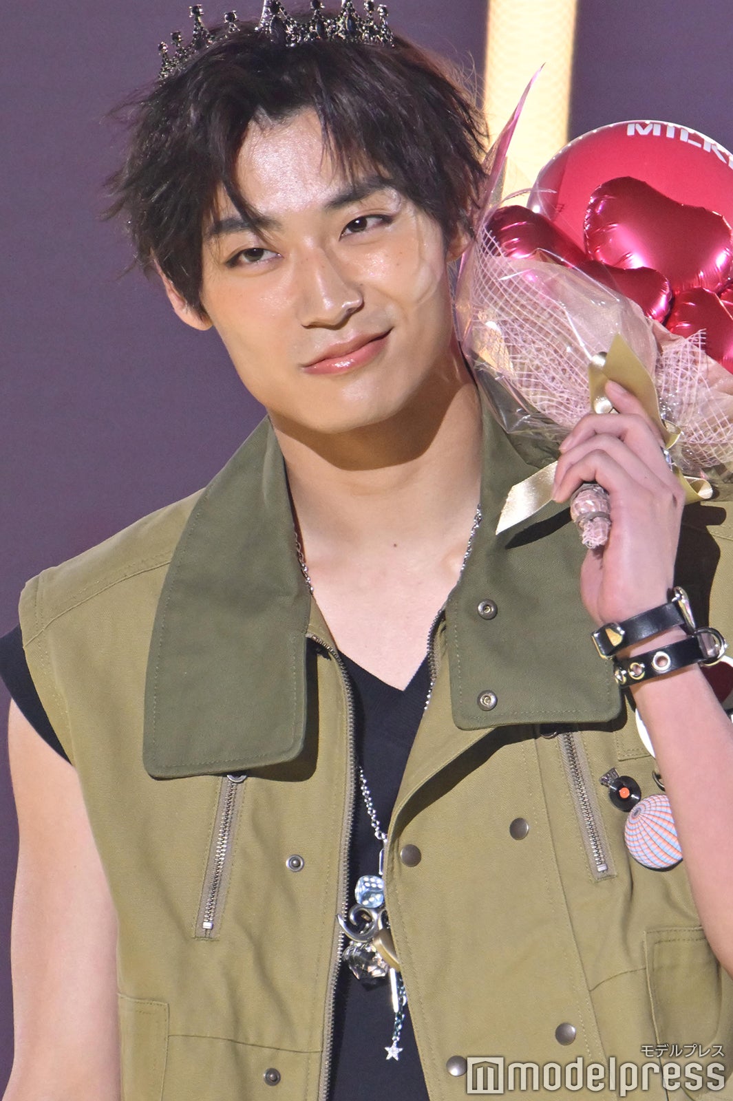 (画像5/8) 超特急アロハ、リムレスメガネで色気放出 不意打ち笑顔に歓声上がる【TGC2025A/W】 - モデルプレス