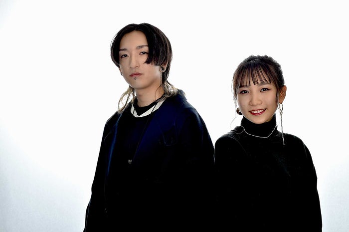 YOASOBI、テレビ出演は「まだ慣れない」 民放初歌唱前を直撃、激動の1年とこれからを語る＜CDTVライブ！ライブ！＞ - モデルプレス