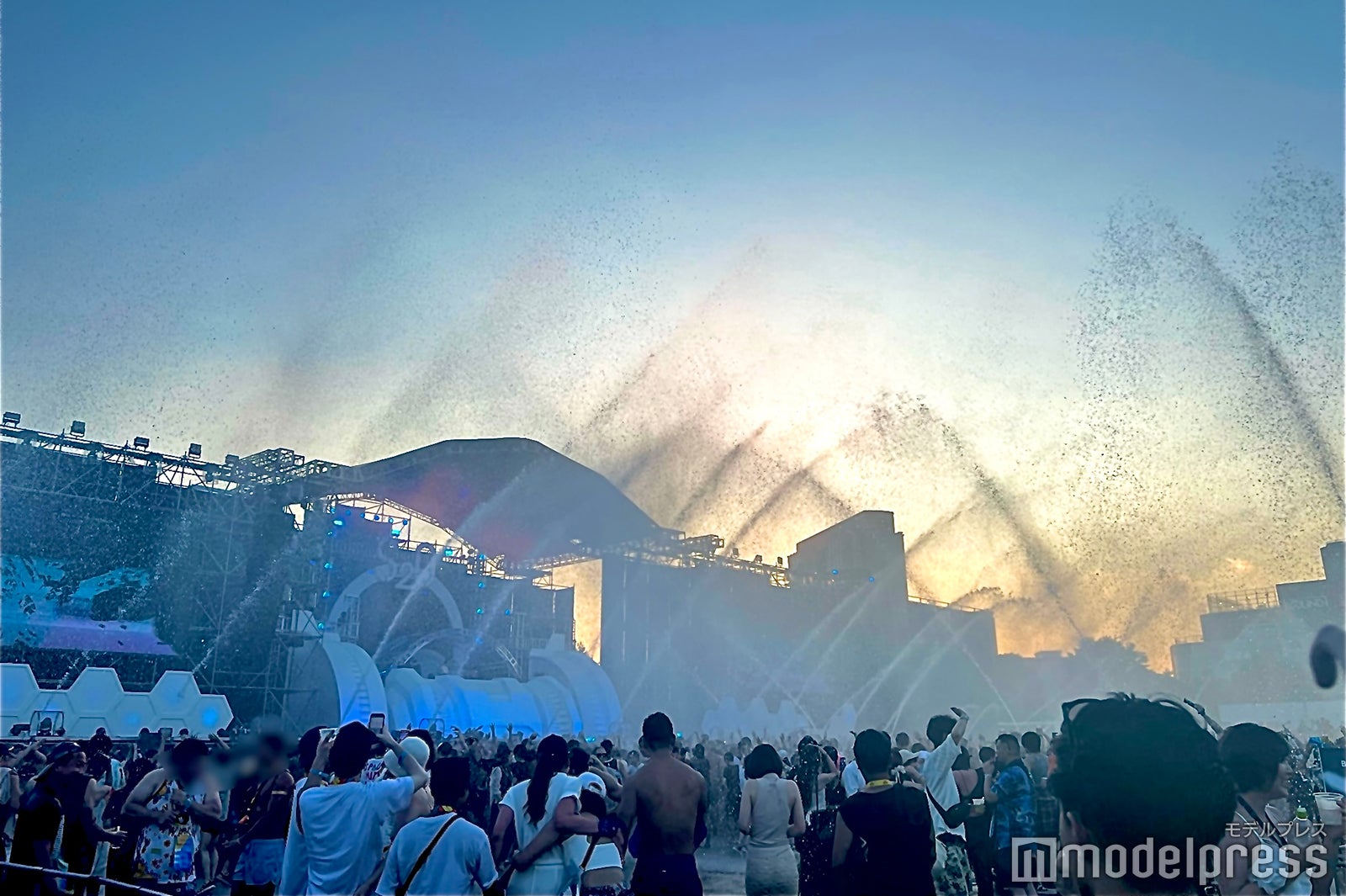 (画像2/6) 日本5年ぶり開催「S2O JAPAN」大量放水でずぶ濡れ 圧巻DJプレイにボルテージ最高潮 - モデルプレス