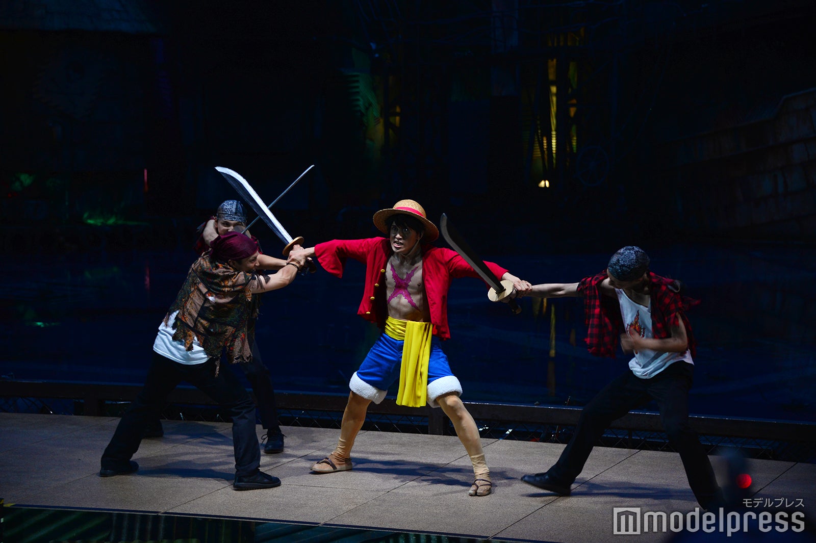 (画像3/35) USJ「ワンピース・プレミアショー 2024」“ギア5”発動ルフィがショー初登場！熱いバトルにゲスト約2000名興奮 - モデルプレス