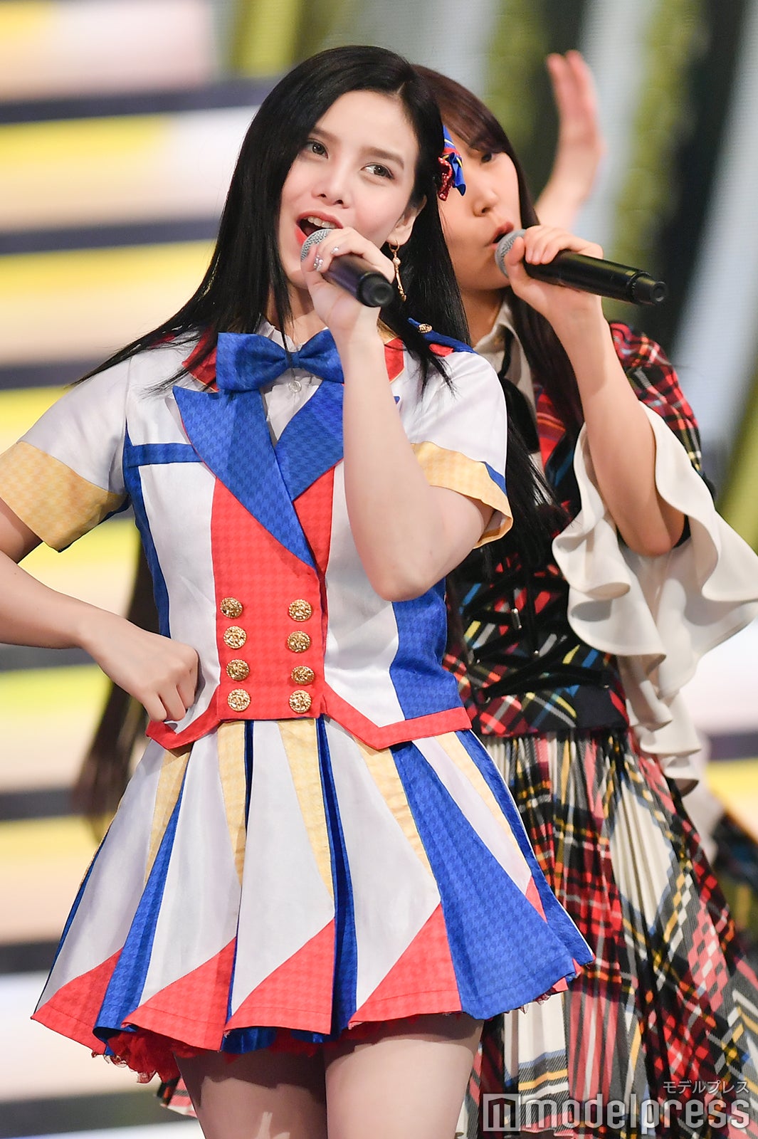 (画像27/52) AKB48向井地美音の“通訳”にウッチャン驚き 世界8都市エースと「恋チュン」＜紅白本番＞ - モデルプレス