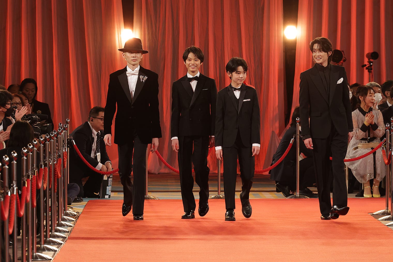 画像6 13 山田裕貴、全身黒スーツ姿が凛々しい「話題賞」受賞者登壇<第47回日本アカデミー賞> モデルプレス