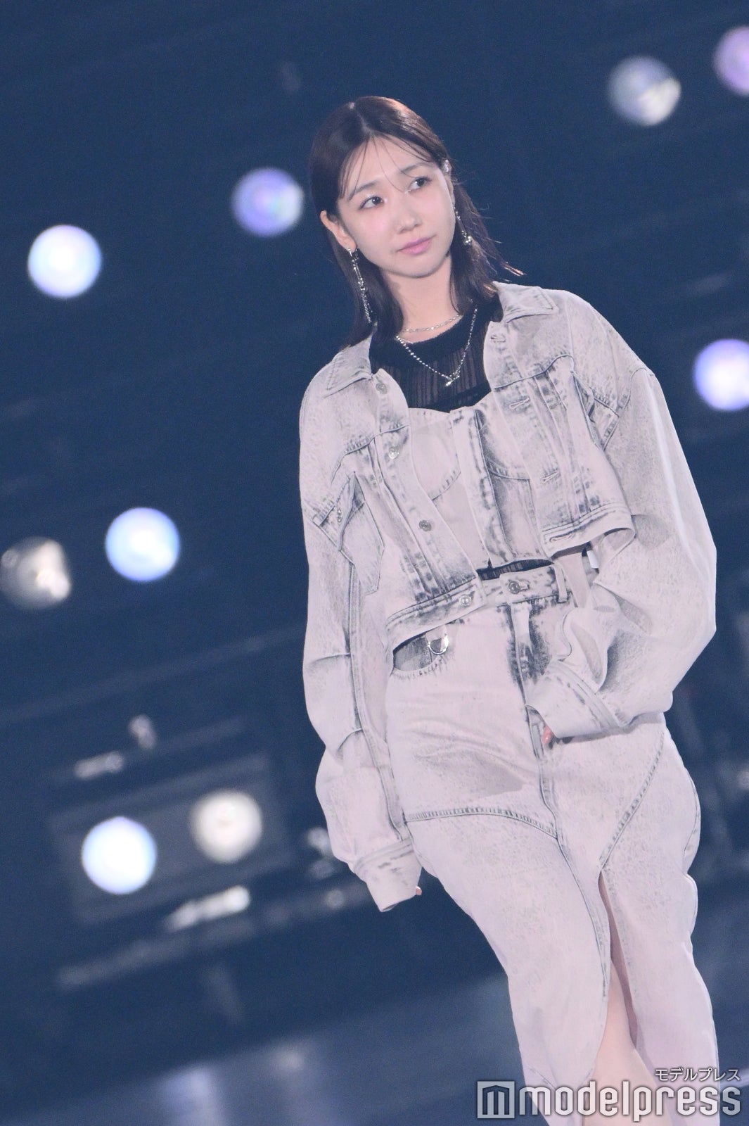 (画像8/91) 柏木由紀、大胆スリットから美脚スラリ デニムセットアップ姿披露【関コレ2025S/S】 - モデルプレス