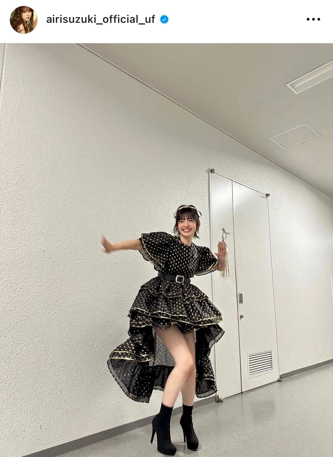 画像6 61 鈴木愛理、美脚際立つミニドレス姿公開「中学生の時以降ほぼやらない」髪型にも注目集まる モデルプレス