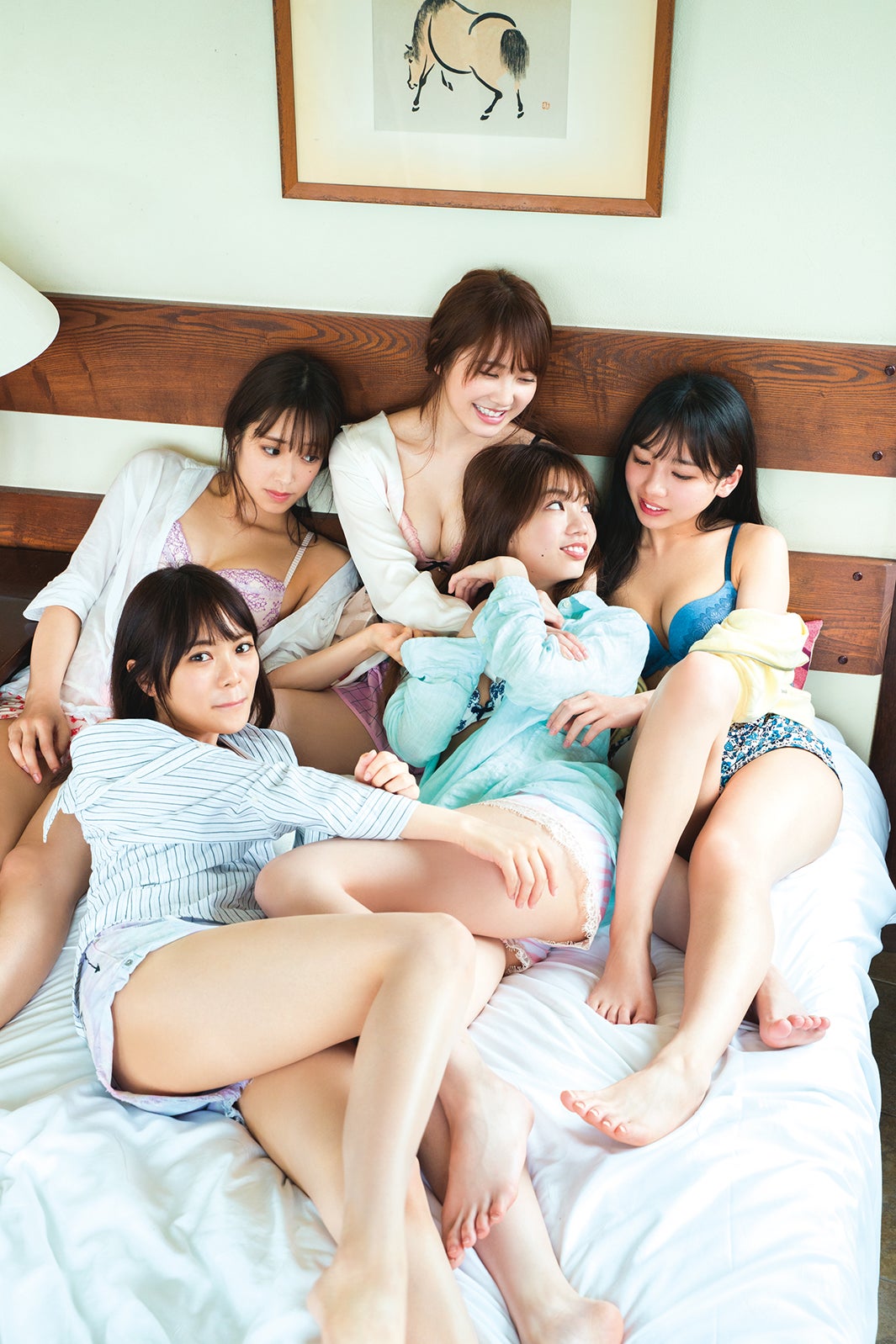 画像2 2 日向坂46・1st写真集“坂道シリーズ史上初”グループランジェリーカット解禁＜立ち漕ぎ＞ モデルプレス