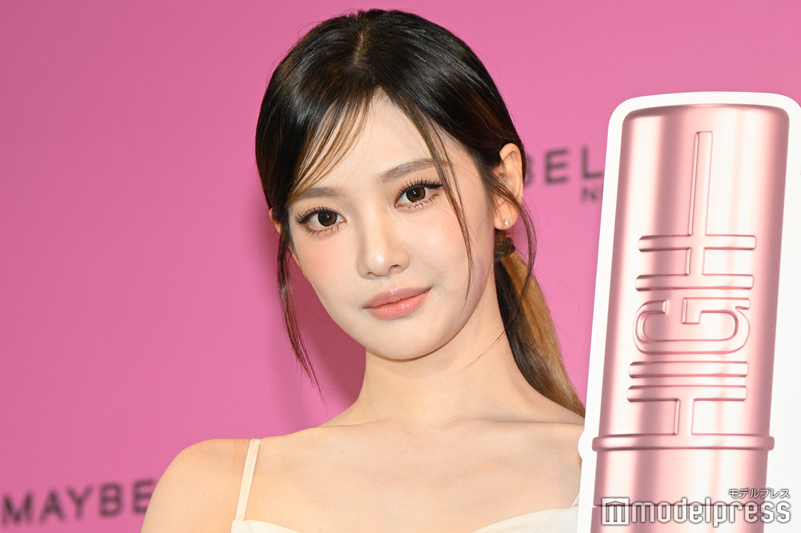 (画像10/16) aespaニンニン、大胆カットアウトドレスで美ボディ披露 海辺ショットに「まるでマーメイド」「息を呑む美しさ」と反響 - モデルプレス